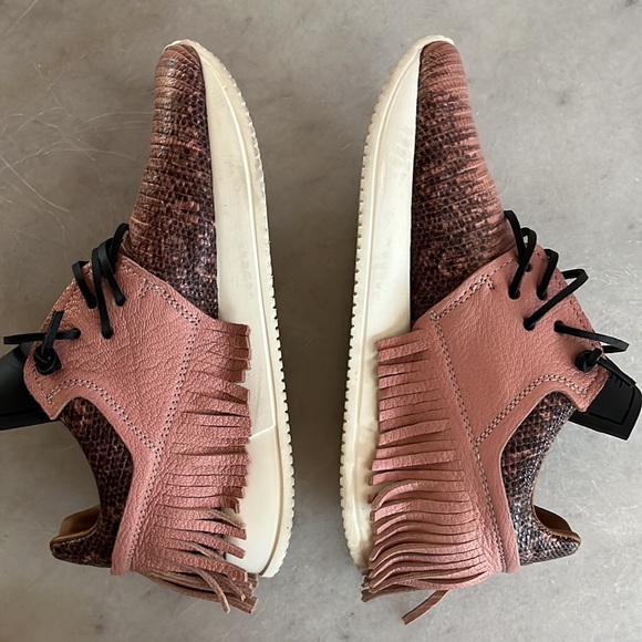 ESSE ut ESSE | Shoes | Esse Ut Esse Italian Made Fringed Sneakers In ...